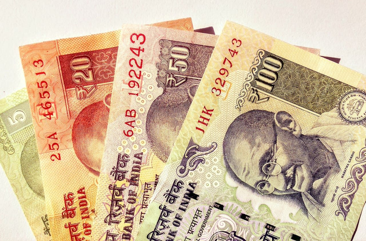 Cash or Card? How to Handle Money While Traveling in India